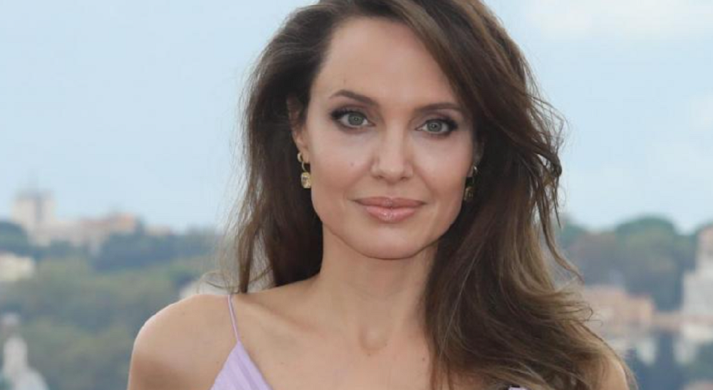 Angelina Jolie se une a Instagram y manda mensaje sobre los afganos