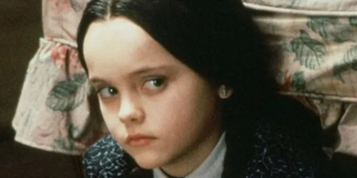 Así luce ahora la niña que hizo a Merlina Addams en los 90