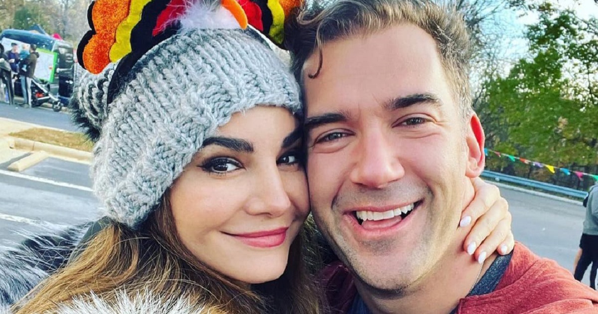 Él es Lewis Howes, prometido de Martha Higareda y ex de Yanet García